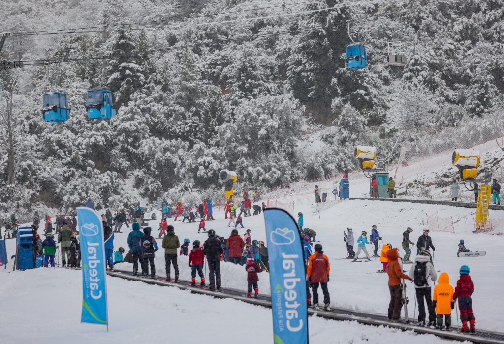 La Nieve Cubre El Cerro Catedral Y Potencia La Temporada Turística En